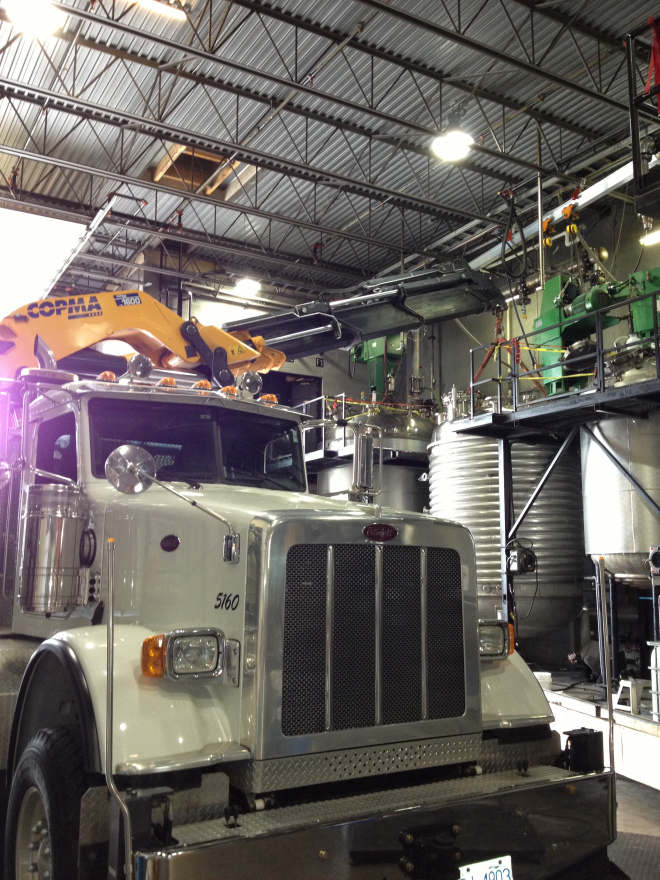 160 Ton Installing Pressure Tank at Sialco - Phoenix Truck & Crane